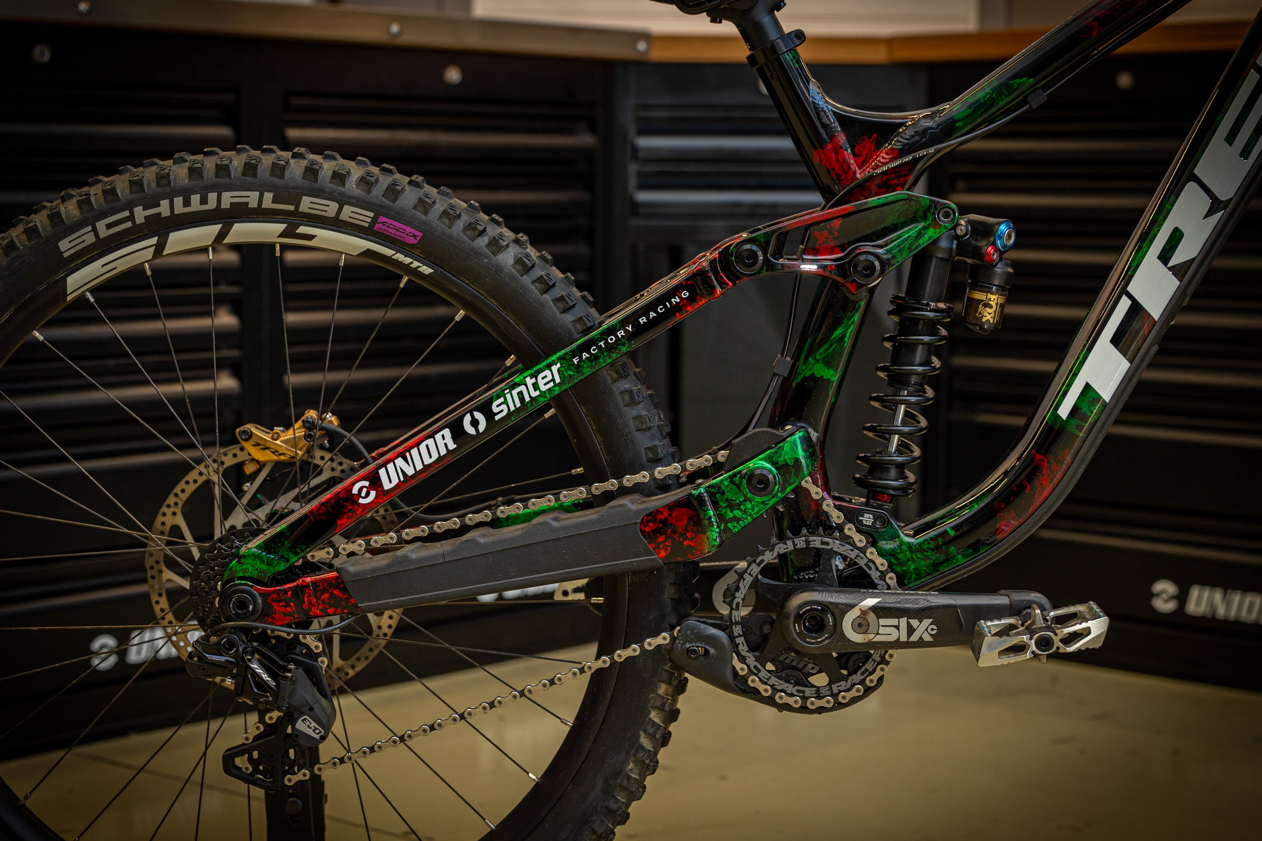 Team bike: 2024 Trek Session – Unior Sinter Factory Racing