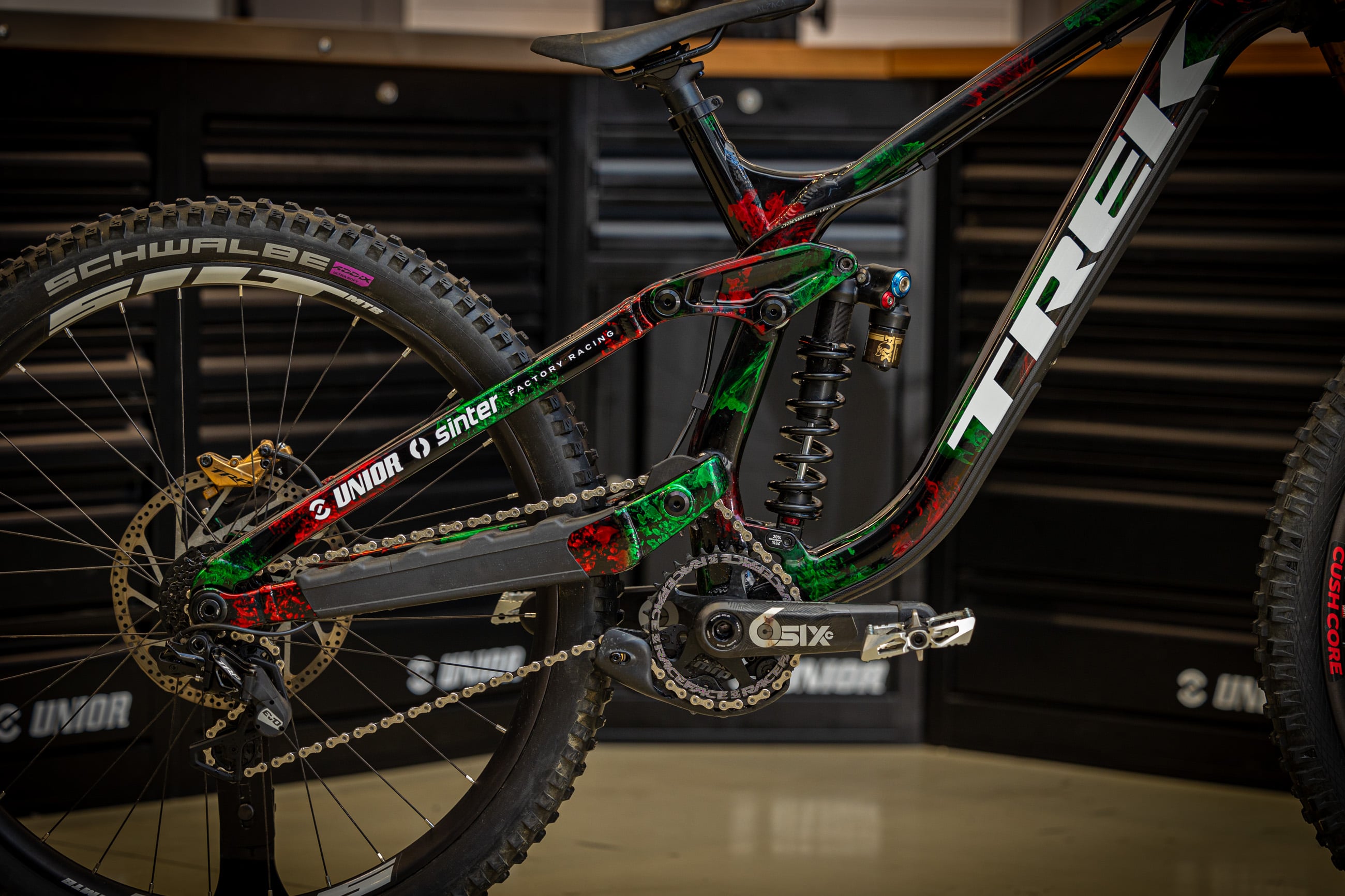 Team bike: 2024 Trek Session – Unior Sinter Factory Racing