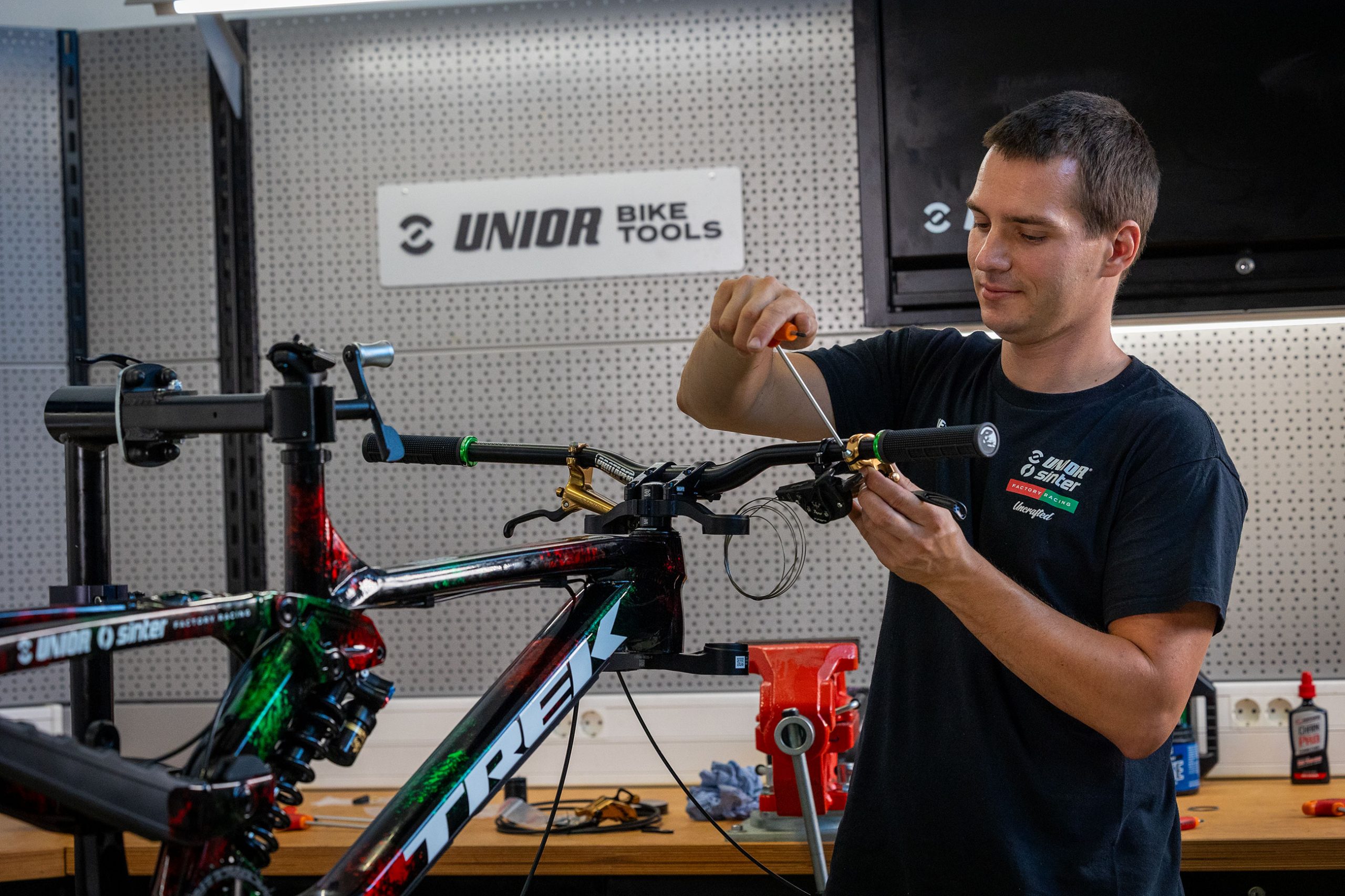 Unior Sinter Factory Racing – Professional Mountain Bike & BMX Team